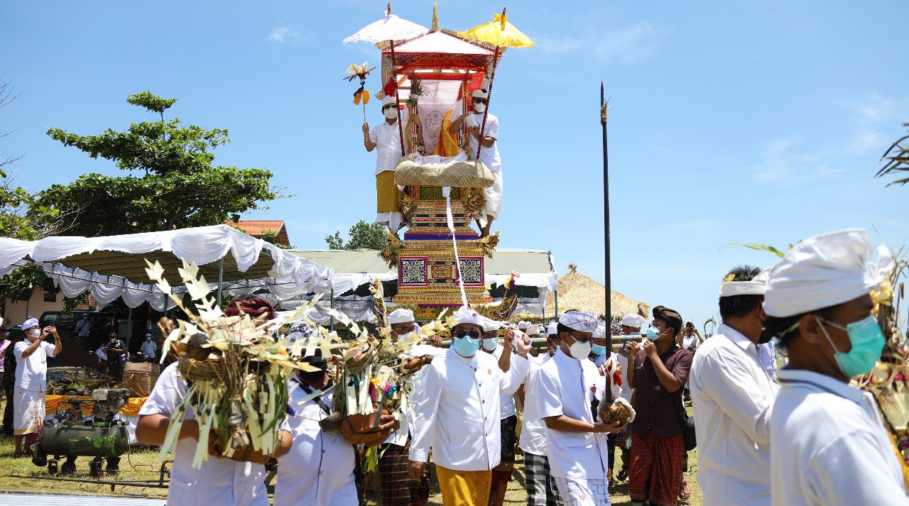 Ngaben Bikul di Pantai Seseh, Bersihkan Hama dan Jaga Keseimbangan ...