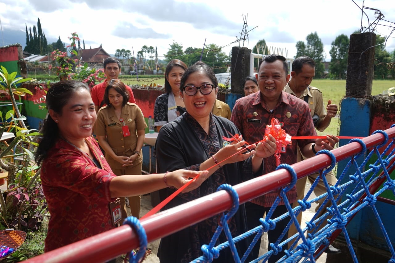 Rai Wahyuni Sanjaya Bagikan PMT dan APE untuk Anak PAUD dan TK - Pos ...